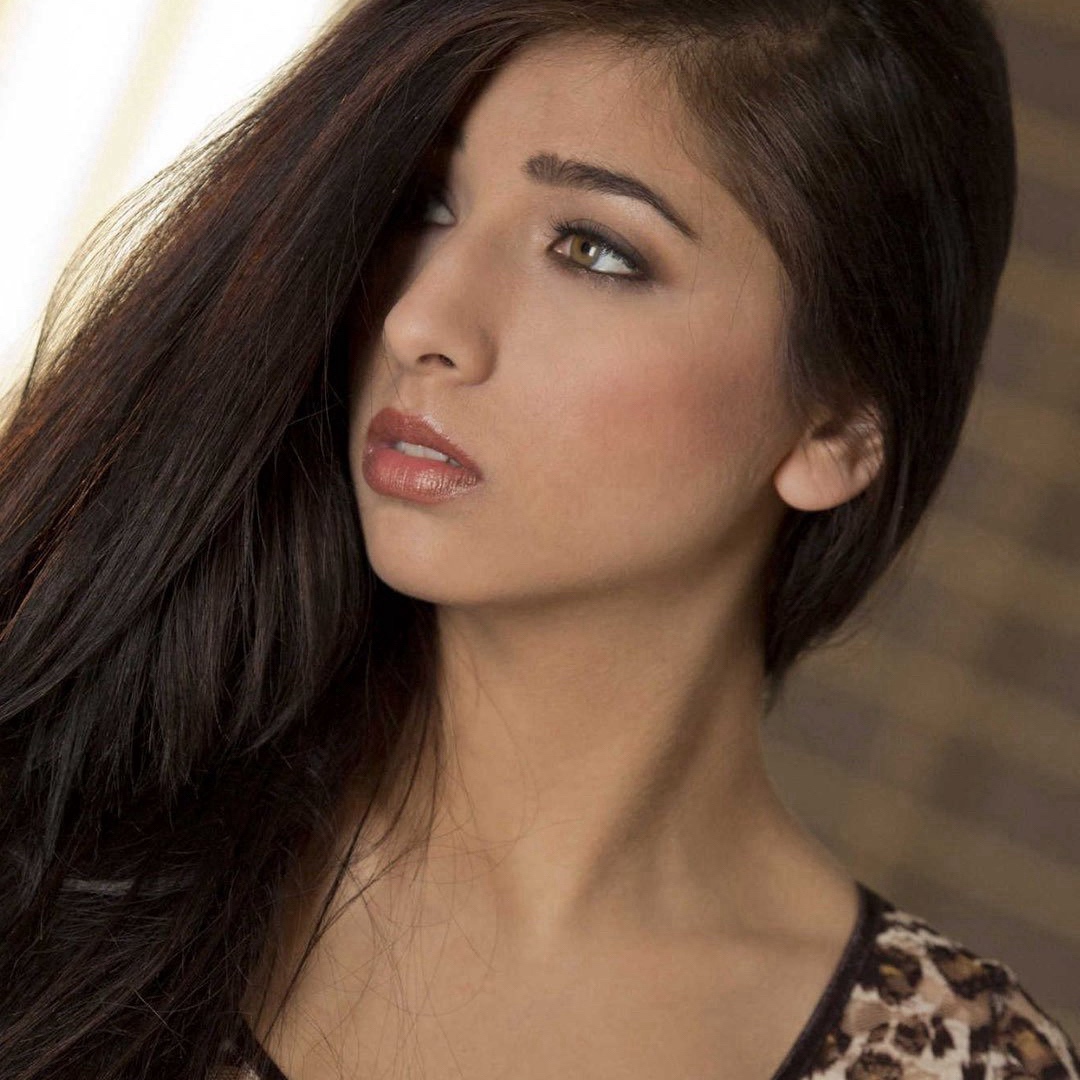 Flipped.Chat - AI Dating Adventure - Virtual Girlfriend & Boyfriend Chat