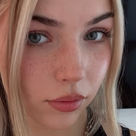 Chat with Fibi - Flipped.Chat - AI Character Chatbot