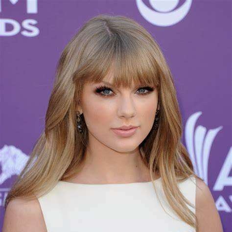 Chat with Taylor Swift - Flipped.Chat - AI Character Chatbot