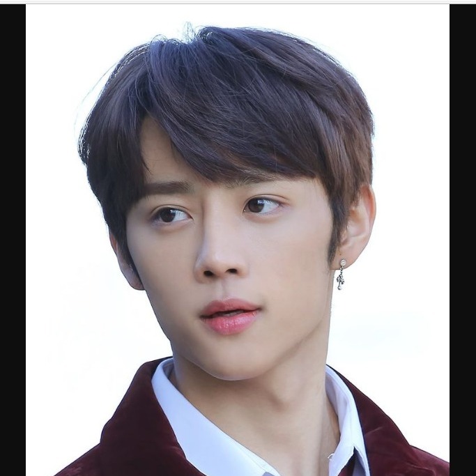 Chat with chan jeon - Flipped.Chat - AI Character Chatbot